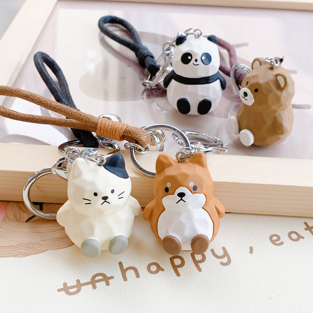 Mima Wood Effect Wildlife Keyring – KENJI